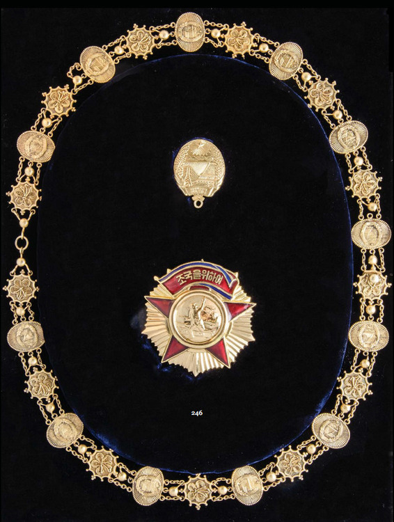 Orders, Decorations, Medals and Badges at the Chinese Aviation Museum ...